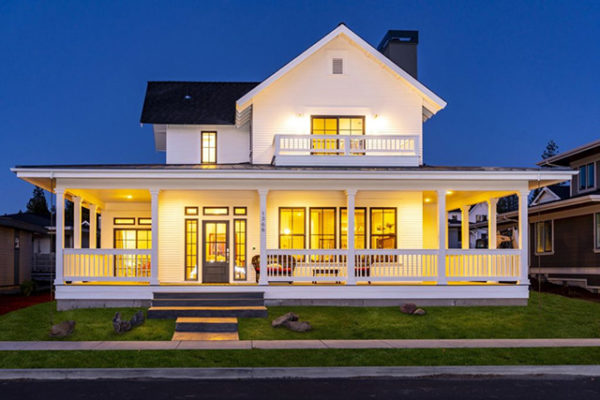 Farmhouse in Bend, Oregon - Curtis Homes LLC